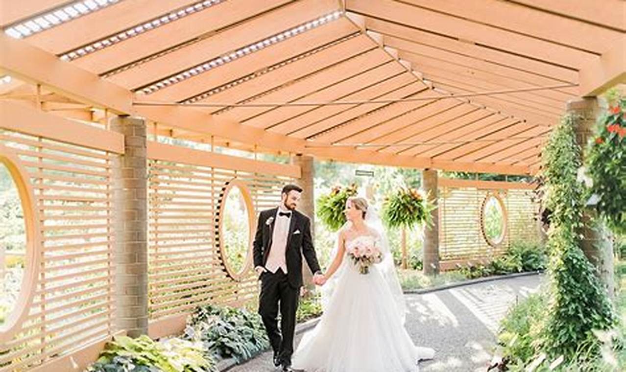 Dream Missouri Botanical Garden Wedding: Planning Tips + More